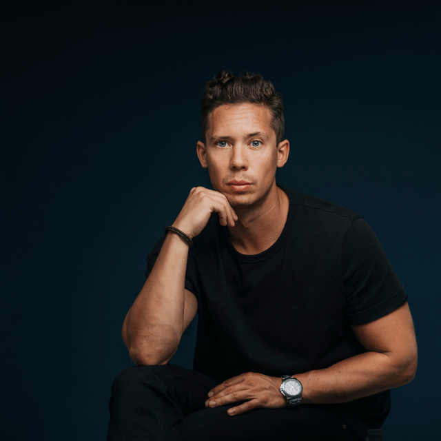 Pascal Engman er udråbt til sin generations største svenske krimitalent